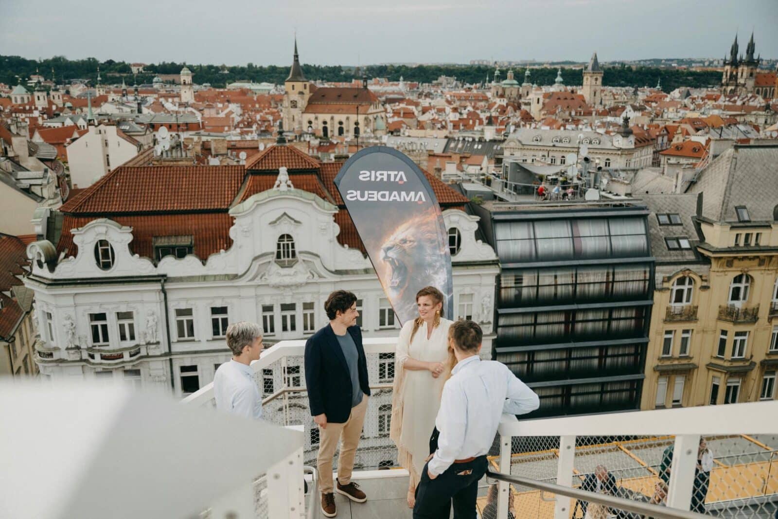 Zážitková gastronomie v prostoru MÁJ house of fun | Prague City Tourism