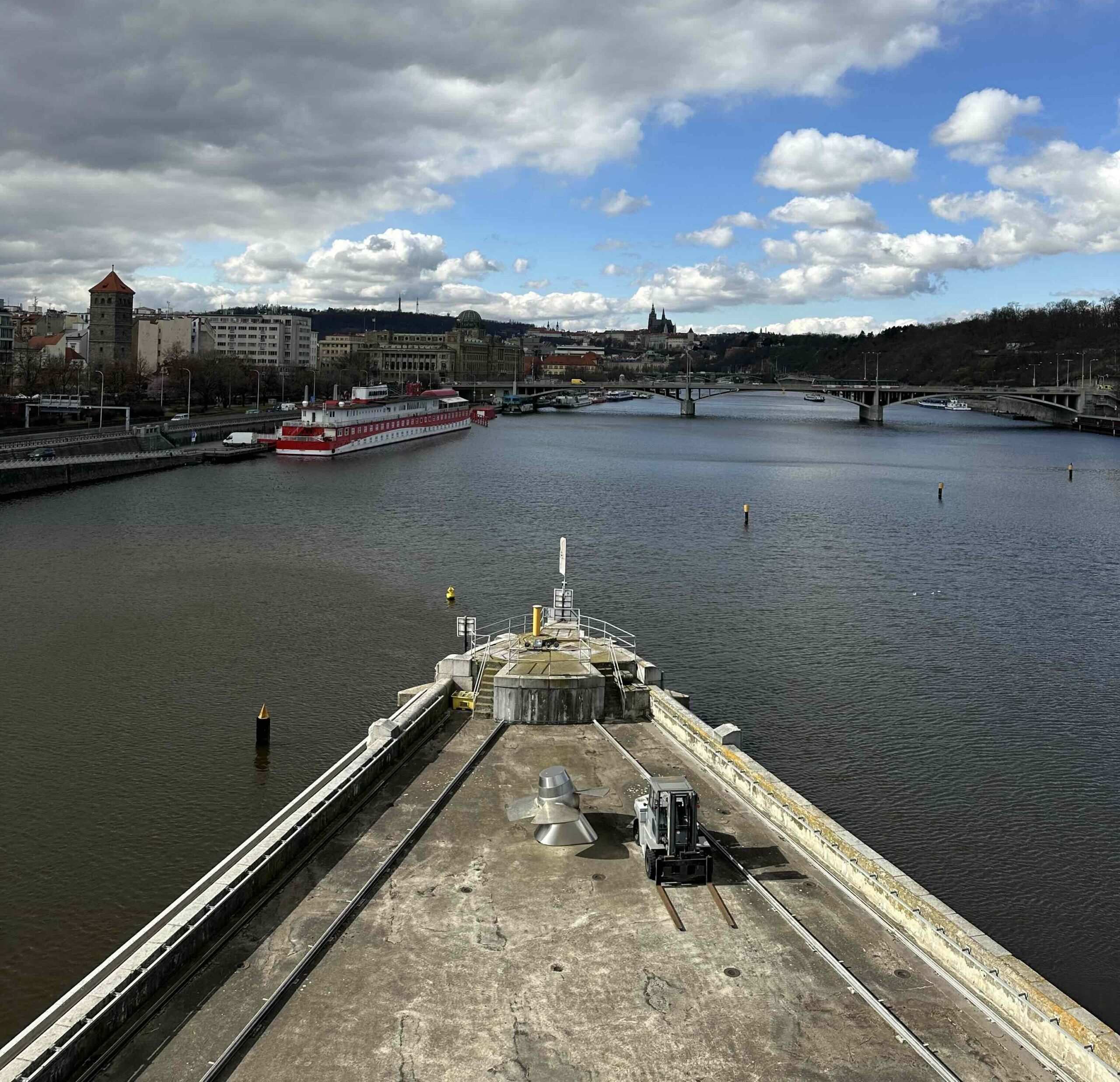 Návštěva vodní elektrárny na ostrově Štvanice a okolí | Prague City Tourism